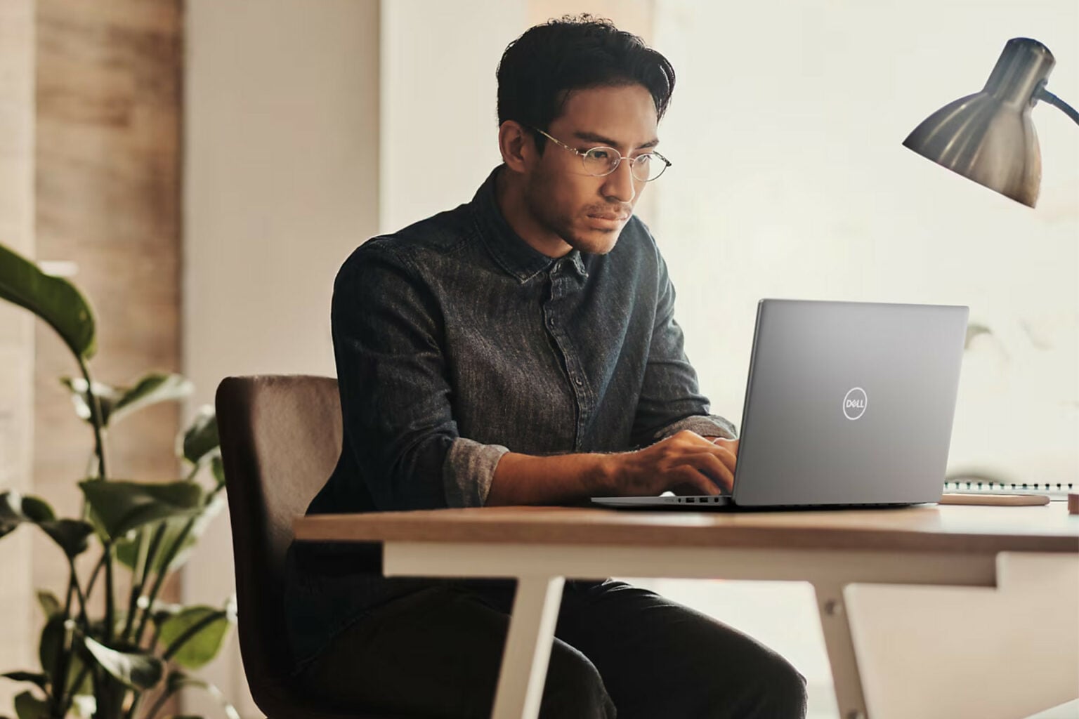 Dell Latitude 7450 Ultralight notebook review: down to business