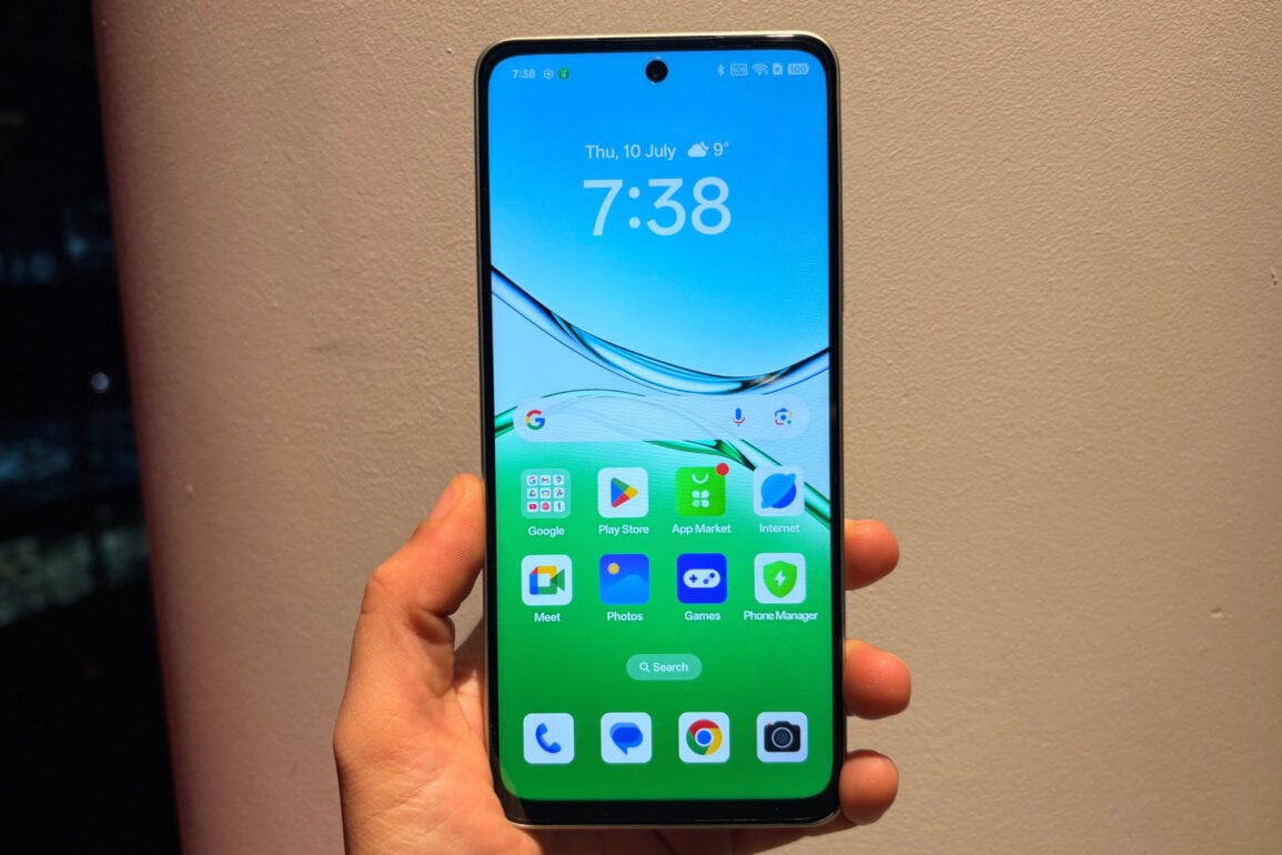 Oppo's new big-battery phone can get drenched without a worry